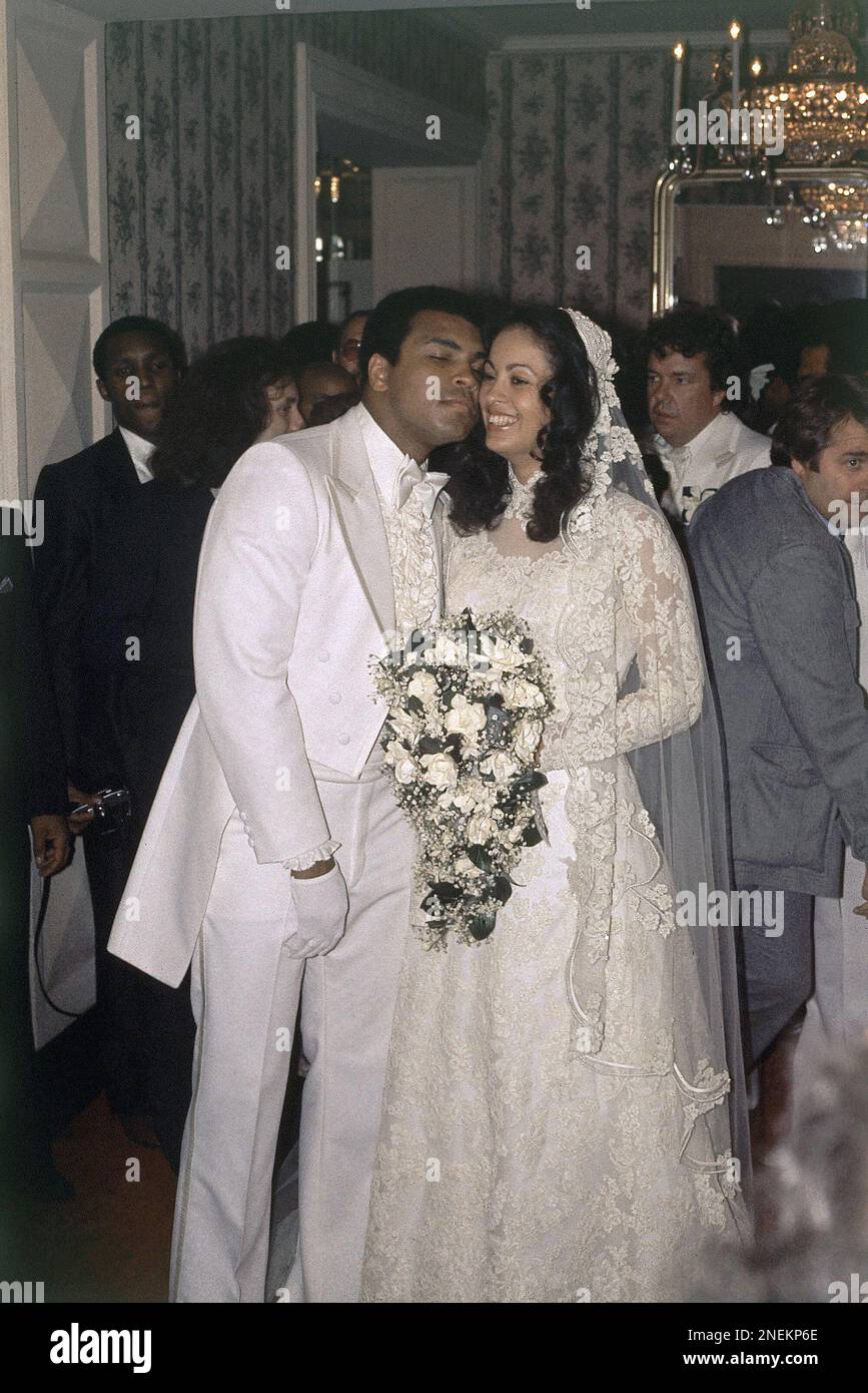 Heavyweight champion champ Muhammad Ali with his new bride the former ...