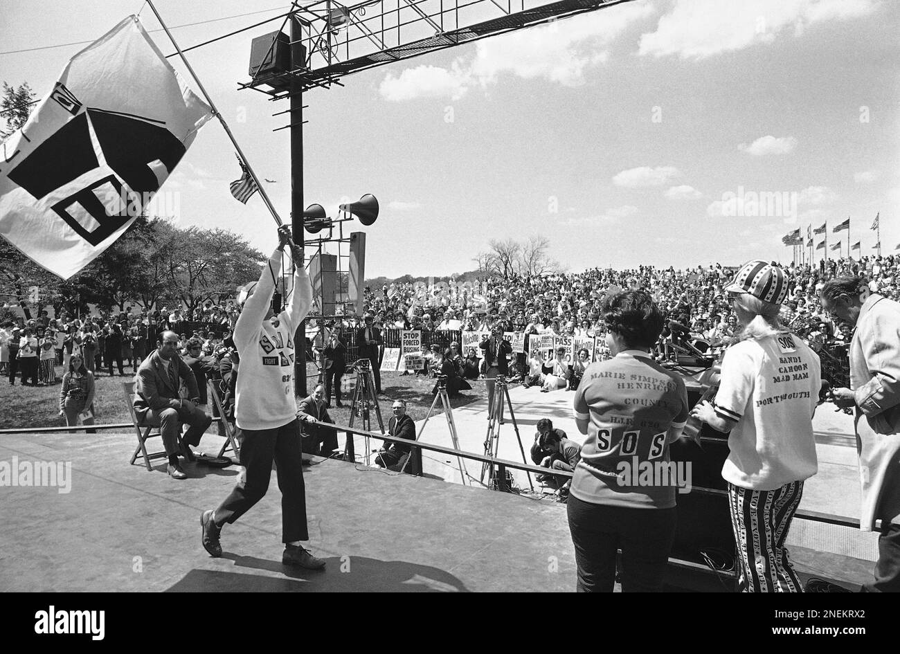 Virginia women apposed to forced school busing voice their views at a ...