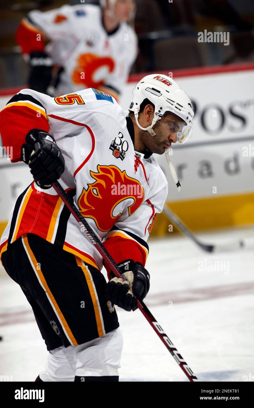 Calgary Flames left winger Nigel Dawes warms up before facing the ...
