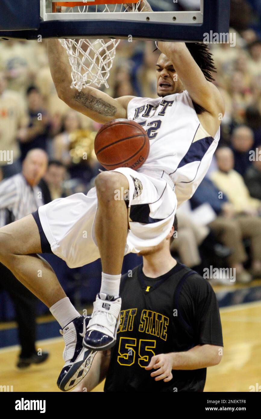 Pittsburgh's Gary McGhee (52) dunks in front of Kent State's Brandon ...