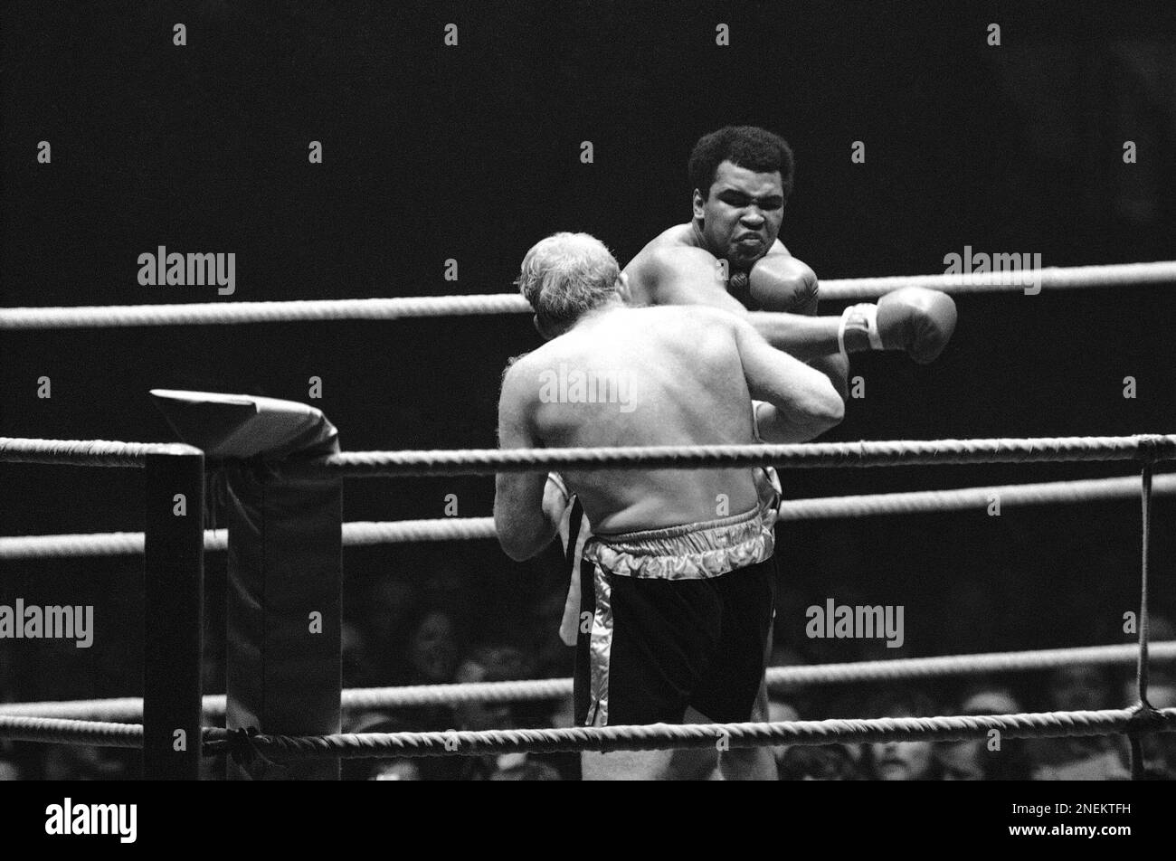 World heavyweight boxing champion Muhammad Ali heavily attacks Great Britain?s Richard Dunn in ...