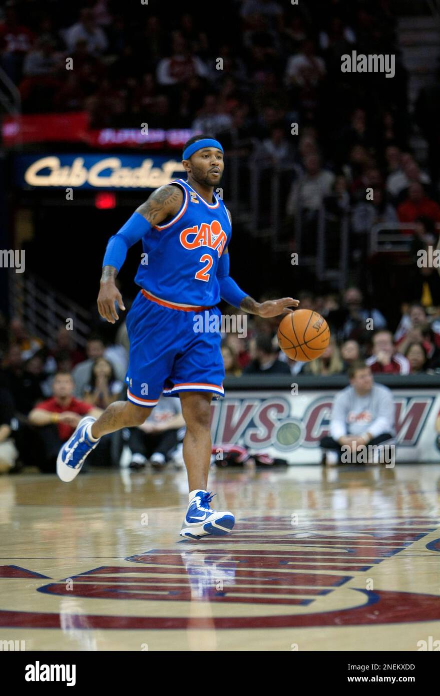 Cleveland Cavaliers' Mo Williams brings te ball up against the Portland ...