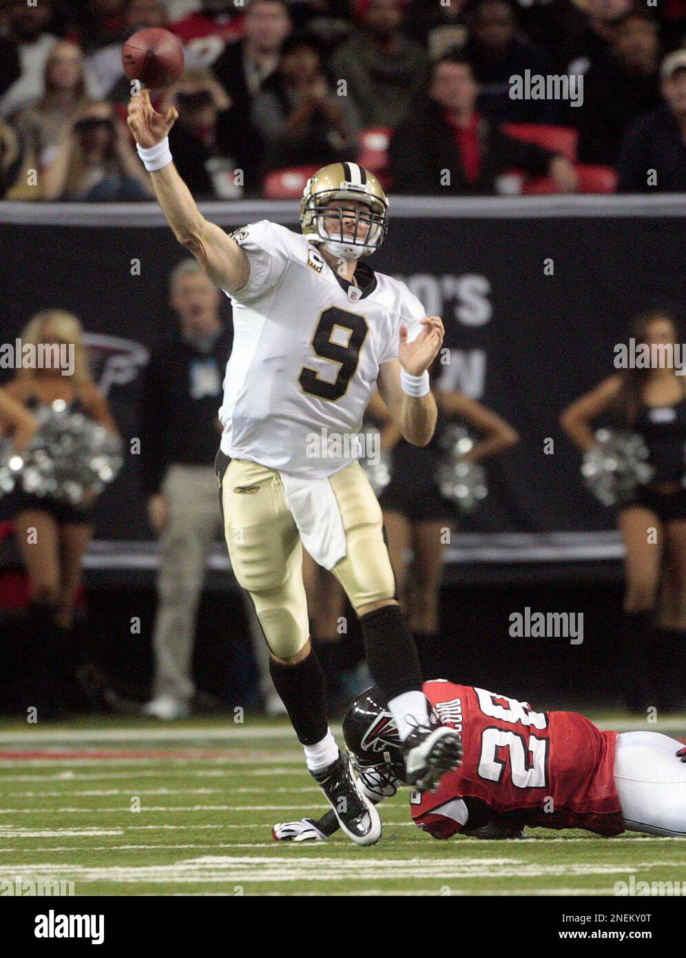 New Orleans Saints quarterback Drew Brees (9) looks for a receiver ...