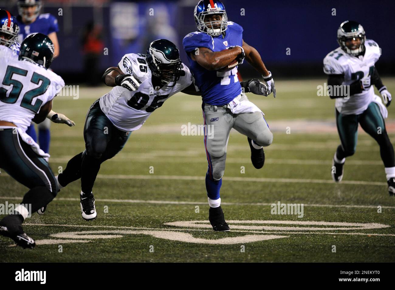 Philadelphia Eagles defensive end Victor Abiamiri (95) and New York ...