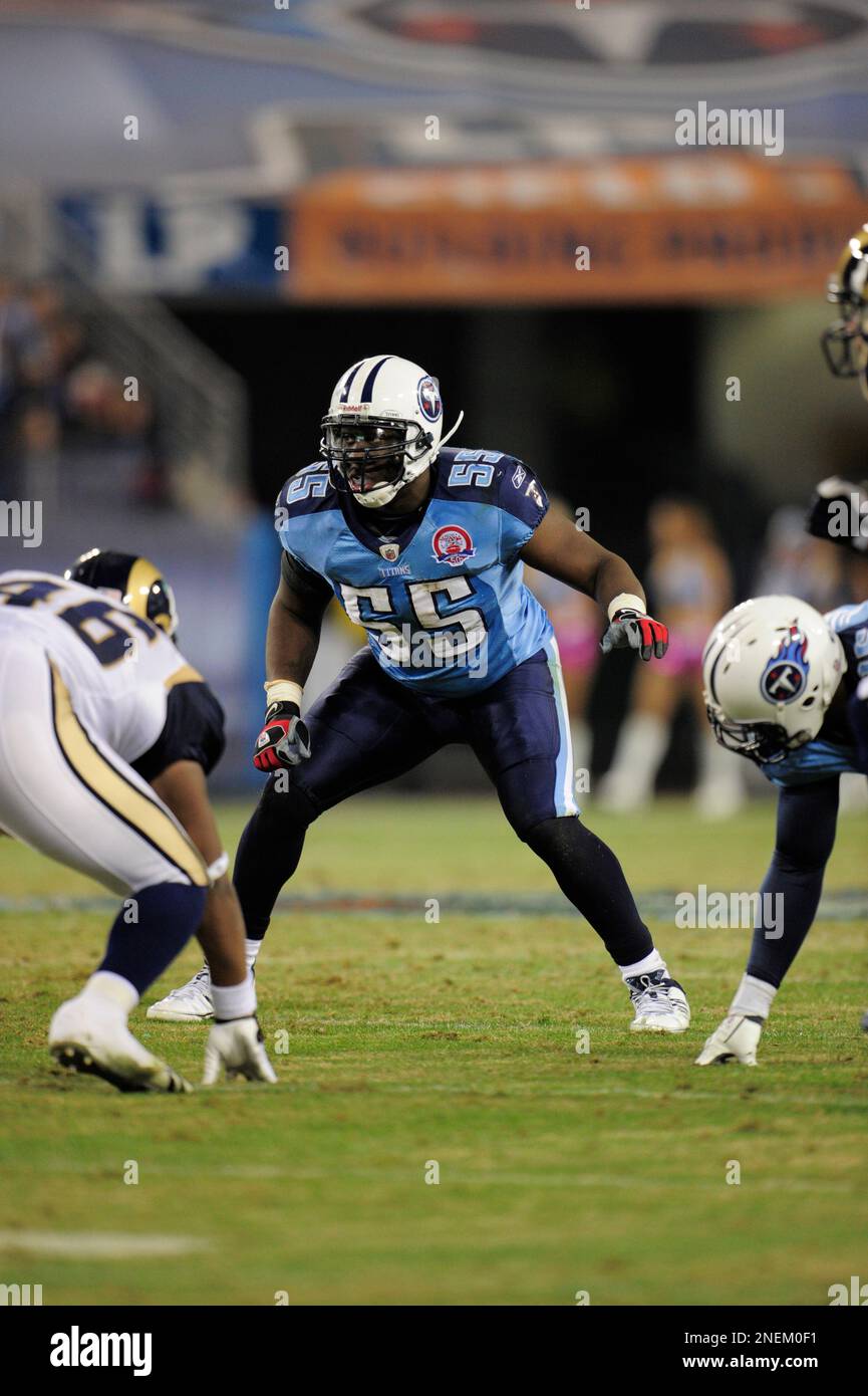 Tennessee Titans linebacker Stephen Tulloch (55) lines up against the ...