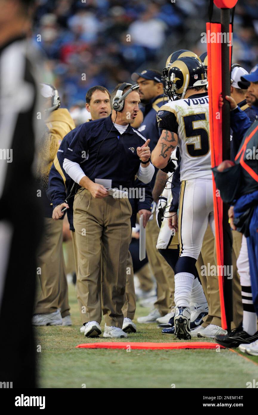 St. Louis Rams head coach Steve Spagnuolo talks to his players in the ...