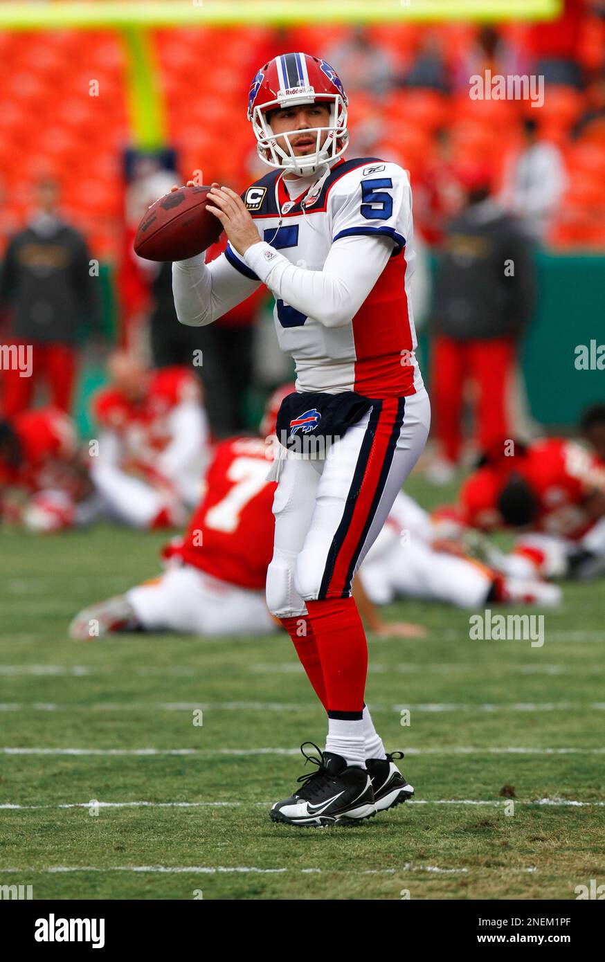 Buffalo Bills quarterback Trent Edwards trows during warm up prior to ...
