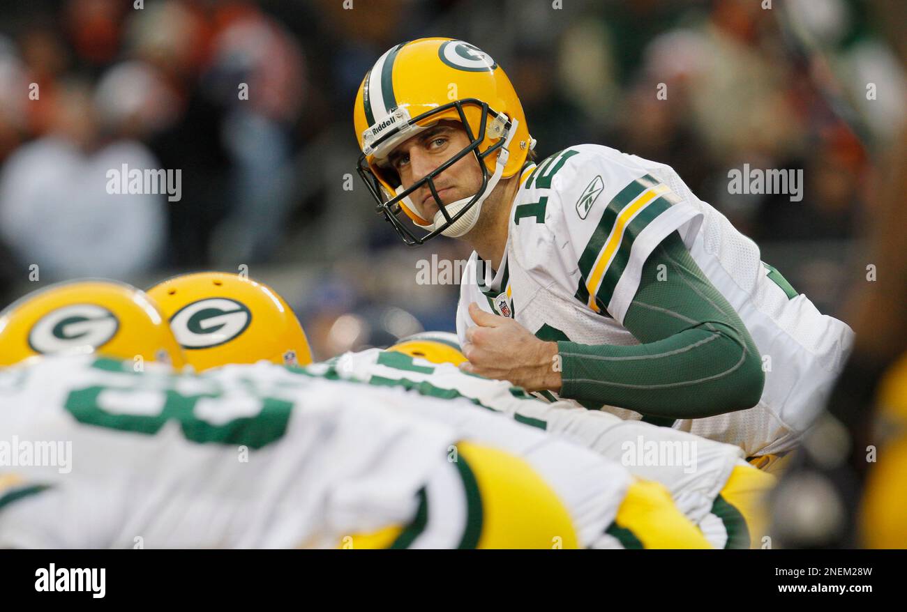Chicago Bears quarterback Caleb Hanie (12) gets ready to take a snap ...