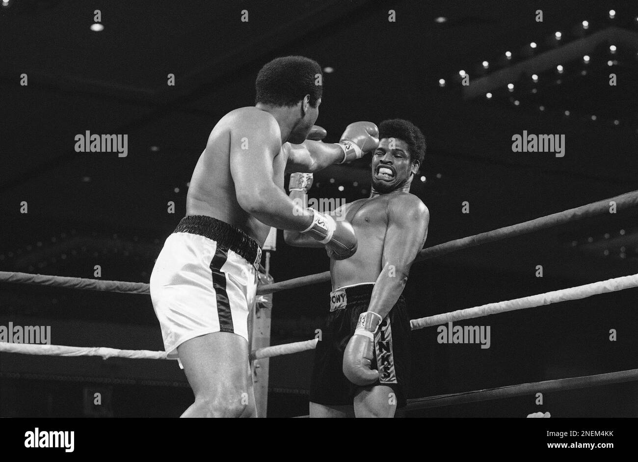 Leon Spinks, right, bobs back on Wednesday, Feb. 15, 1978 evading left ...