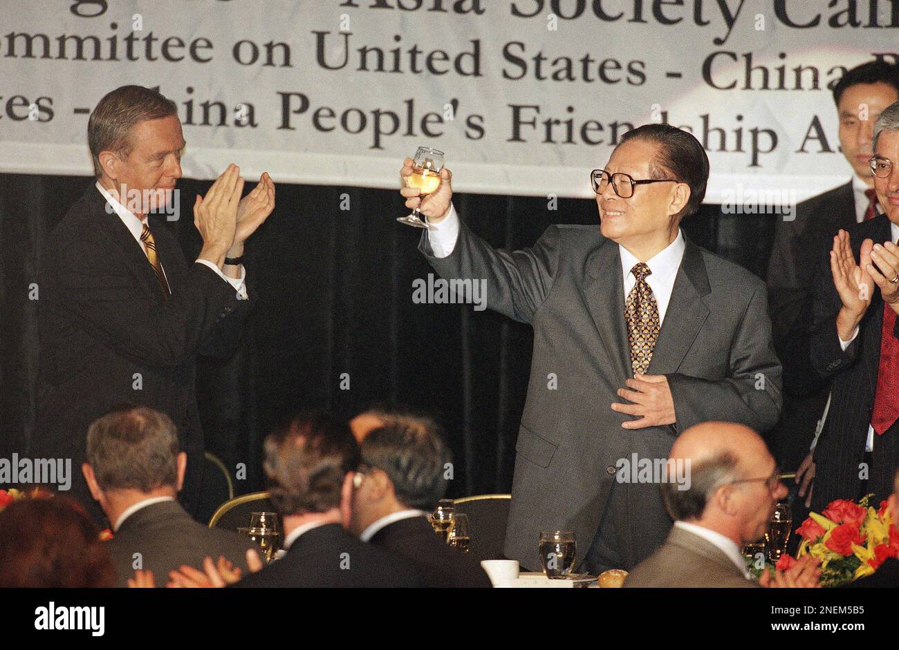 Chinese President Jiang Zemin, right, offers a toast as California Gov ...