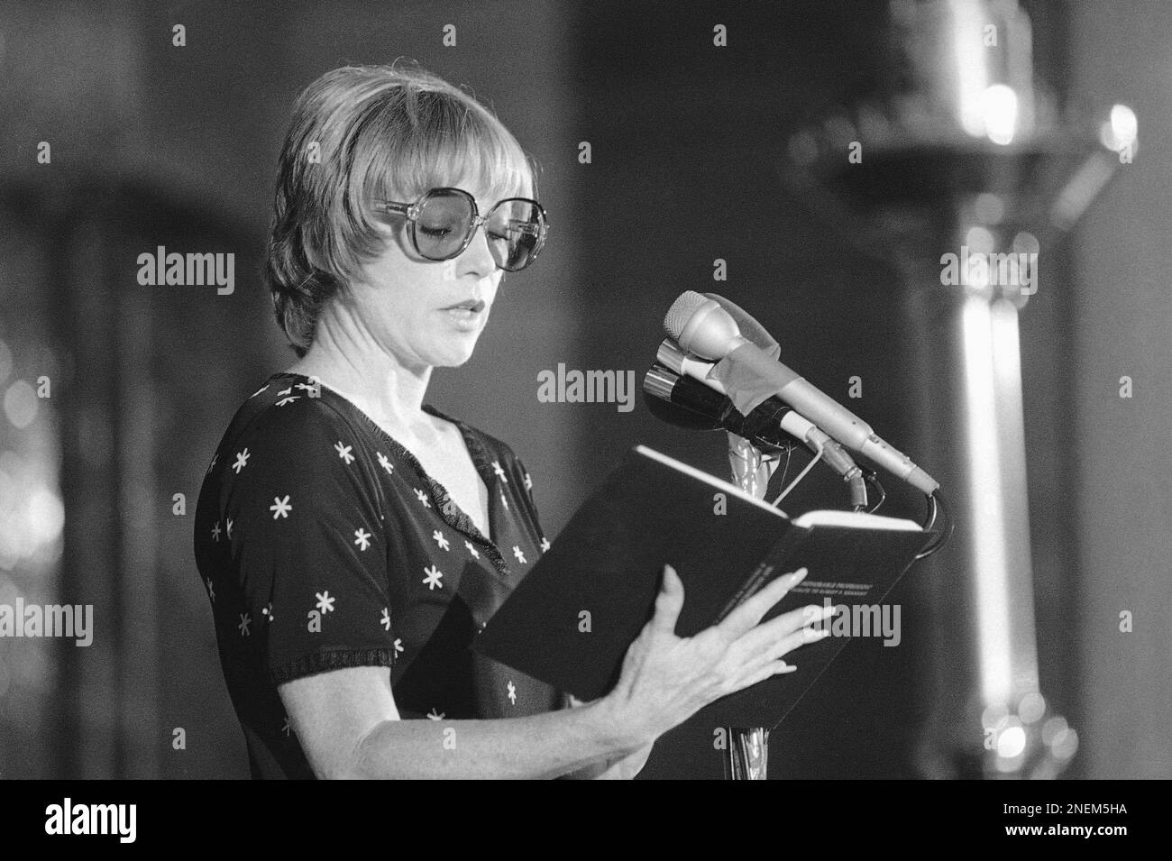 Actress Shirley MacLaine reads from William Shakespeare during memorial ...