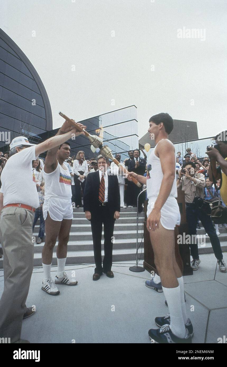 Former world heavyweight boxing champion and Olympic gold medal winner ...