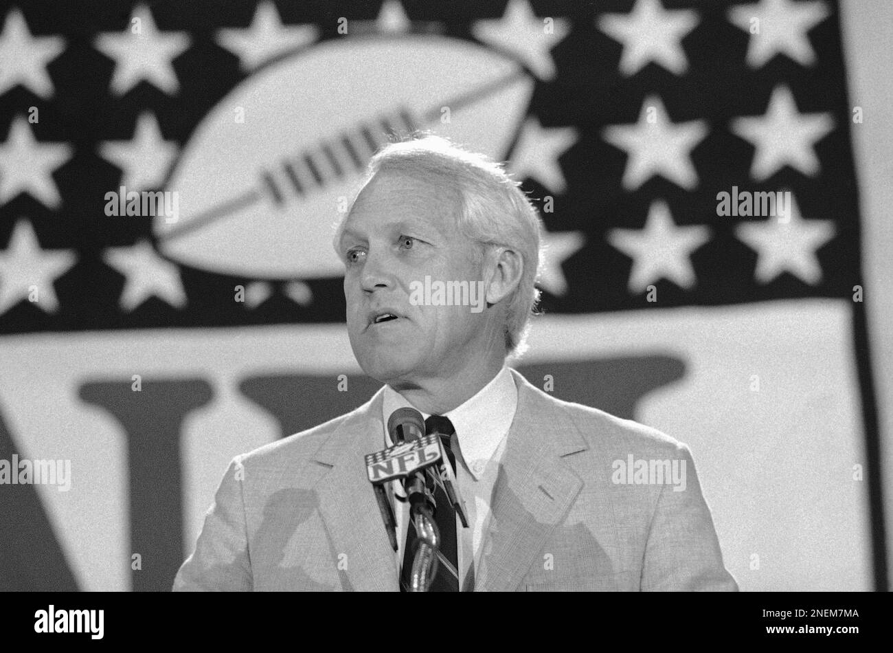 Miami Dolphins head coach Don Shula, and San Francisco 49ers head coach ...