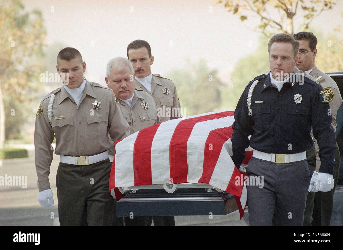 Law enforcement officers carry the casket bearing the body of Los ...