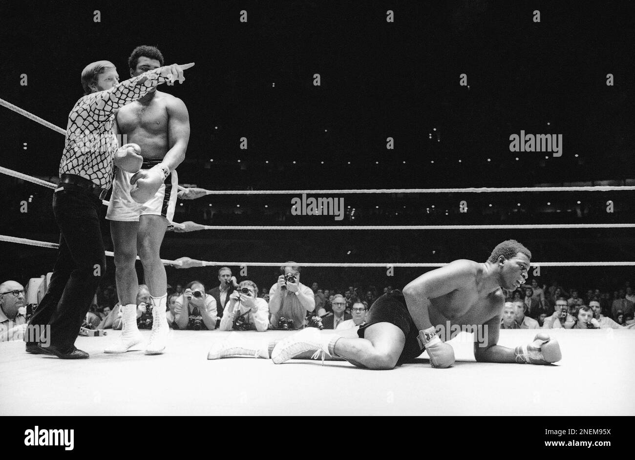 Buster Mathis lies on the canvas in the final round of the bout with ...
