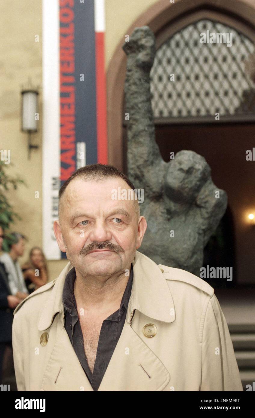 Austrian sculptor and graphic artist Alfred Hrdlicka poses on July 20 ...