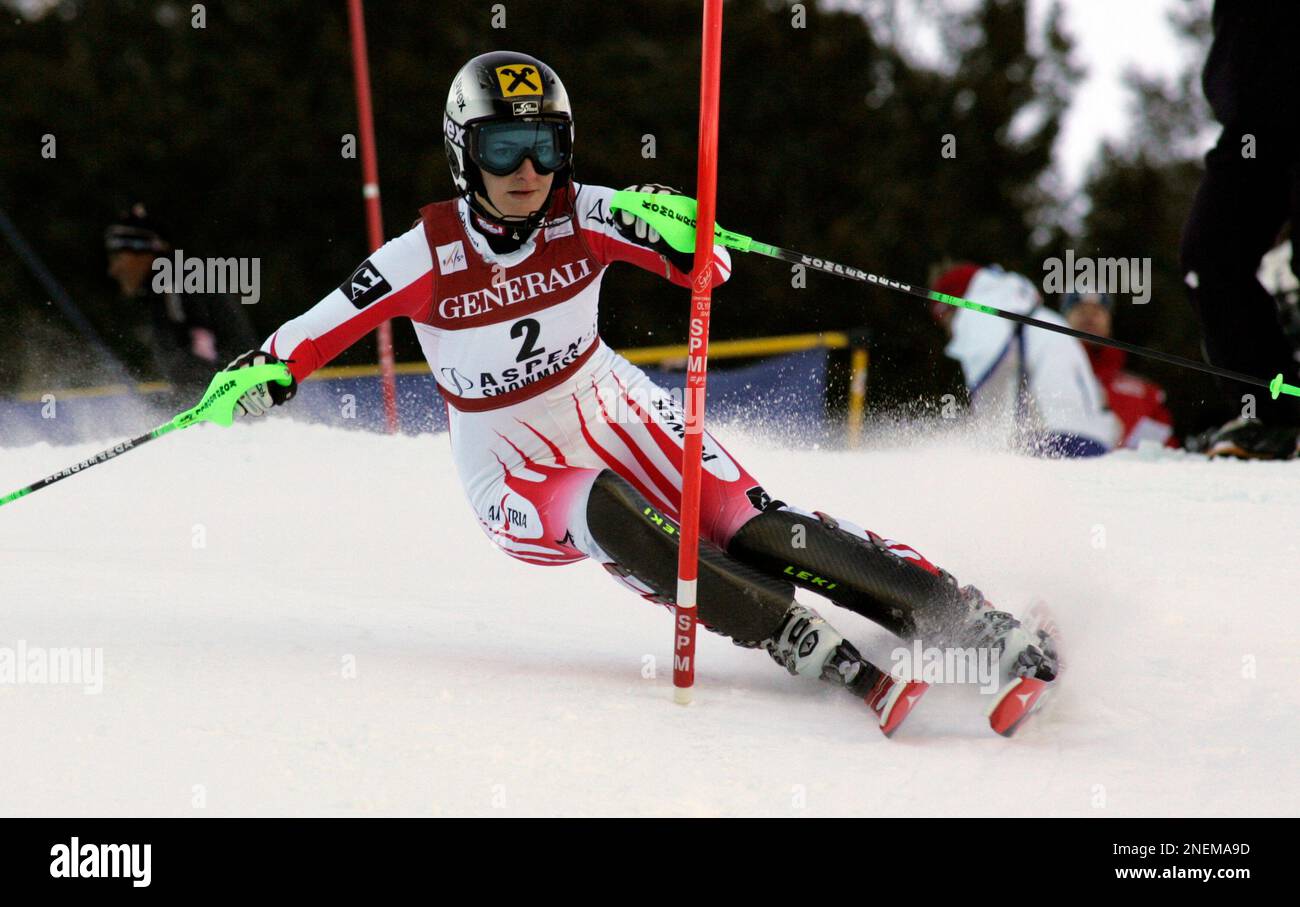 Austria's Kathrin Zettel skis the second run of women's World Cup ...