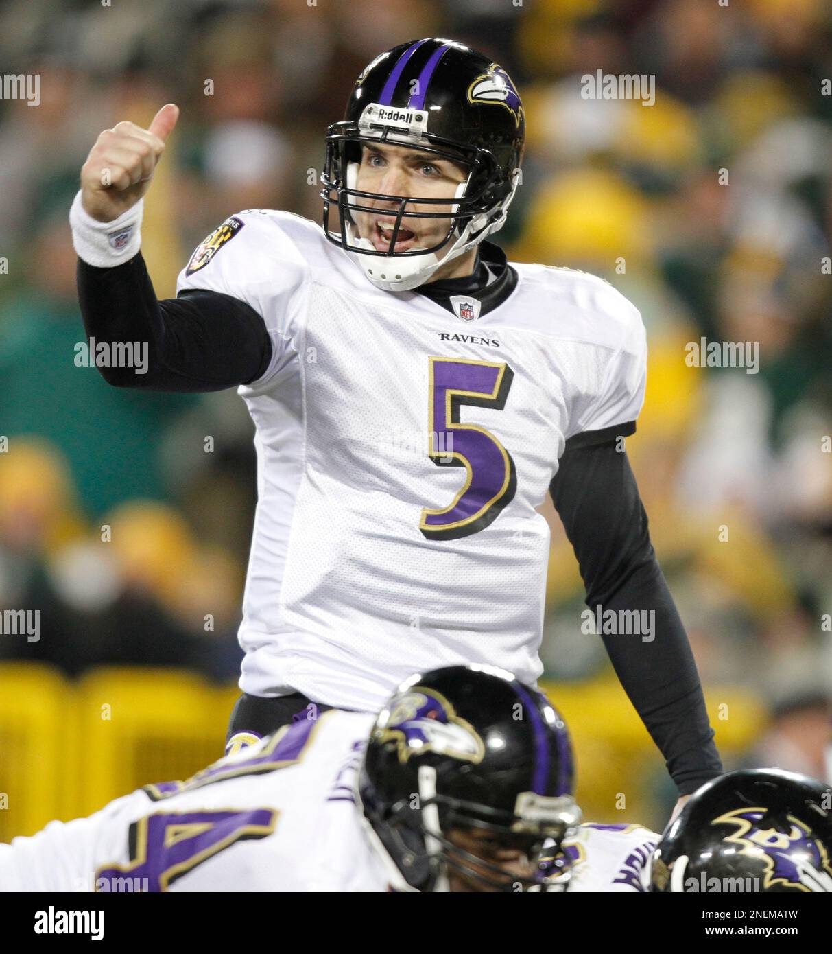 Baltimore Ravens' Joe Flacco (5) shouts instructions on the line ...