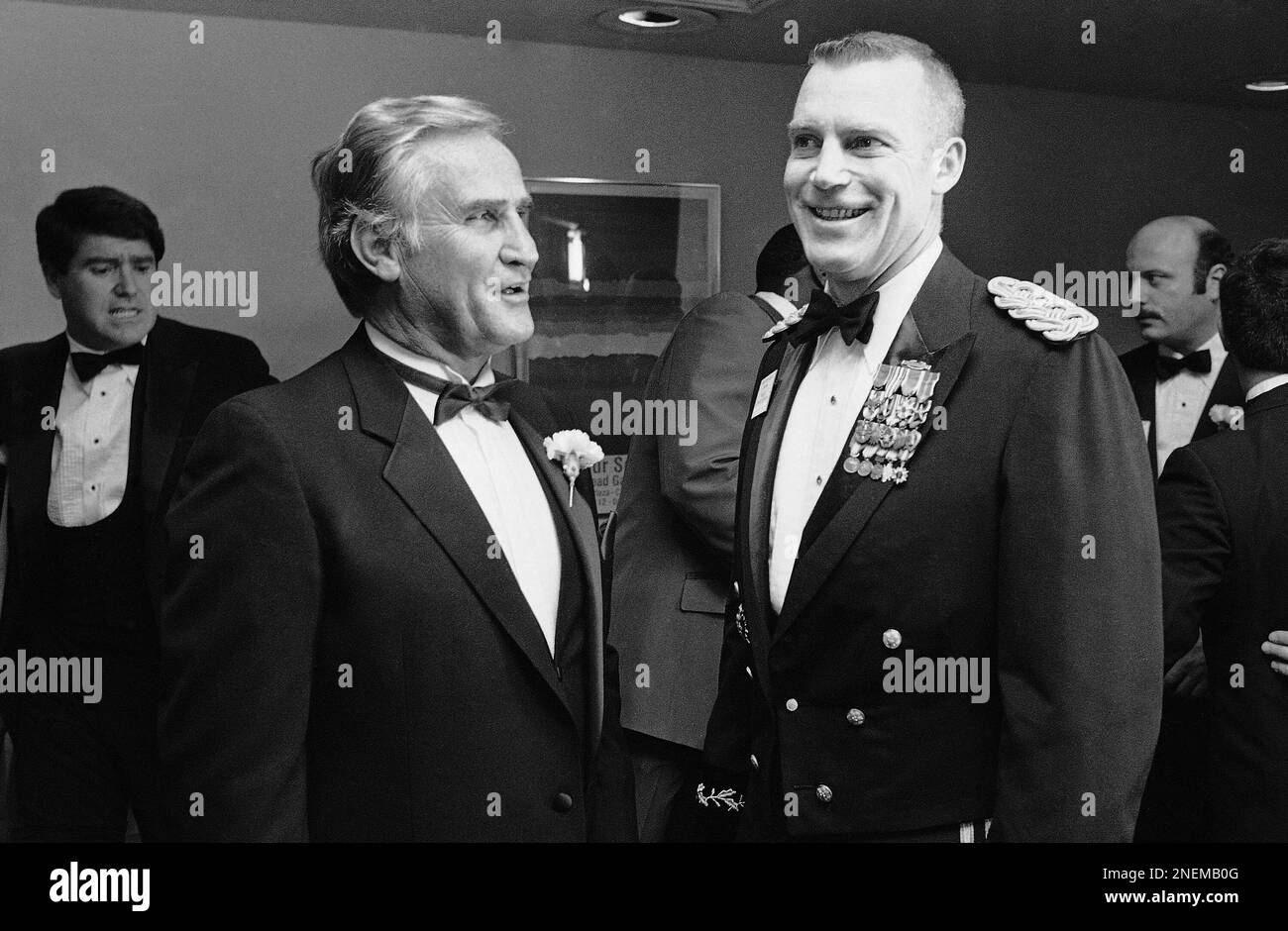 Miami Dolphins? coach Don Shula, left, and Maj. Gen. William Carpenter ...