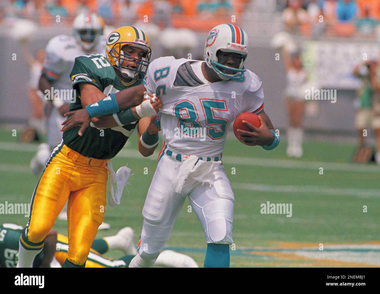 Miami Dolphins wide receiver Mark Duper (85) gets caught from behind by ...
