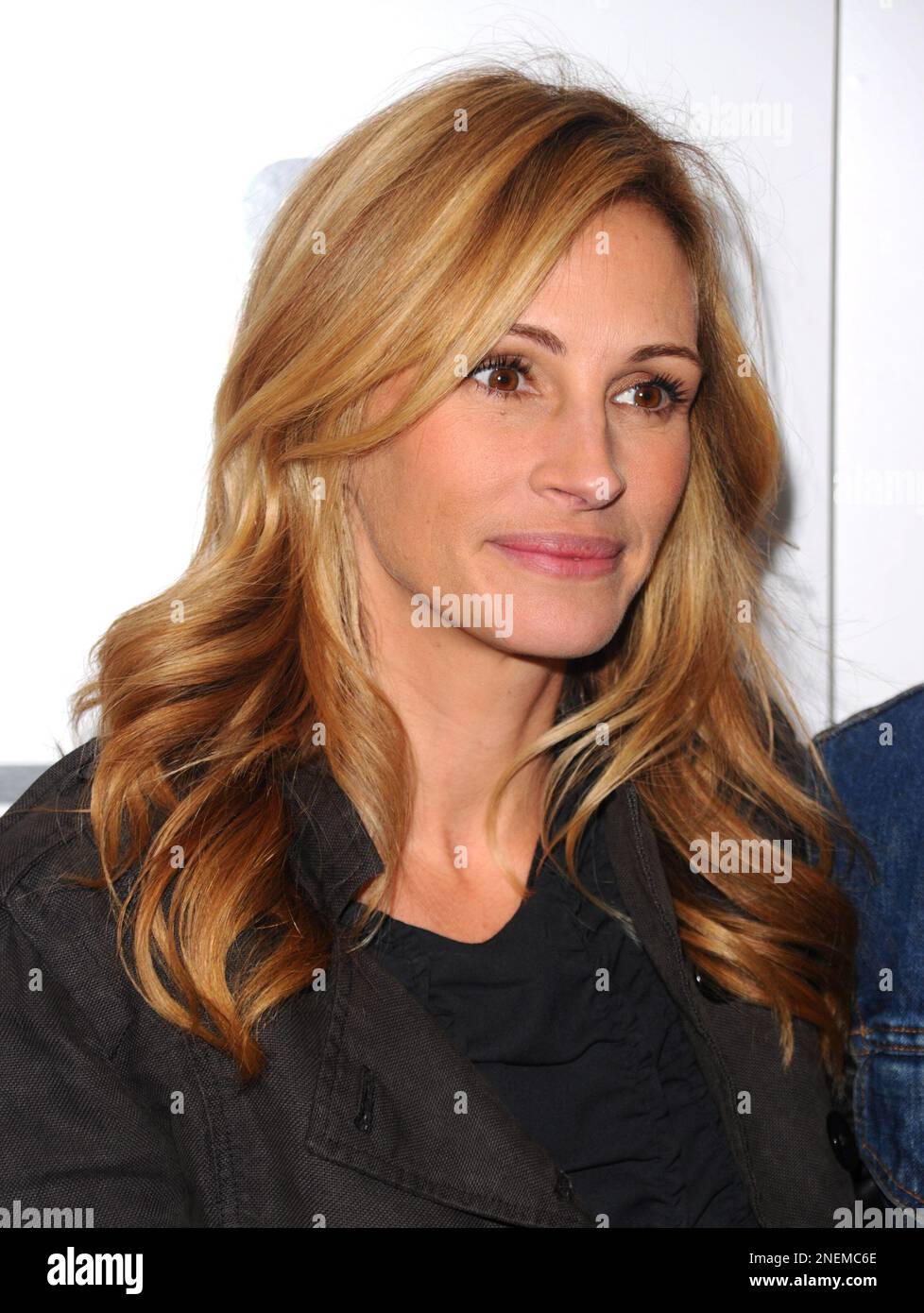 Julia Roberts attends the Labyrinth Theatre Company's 7th annual ...