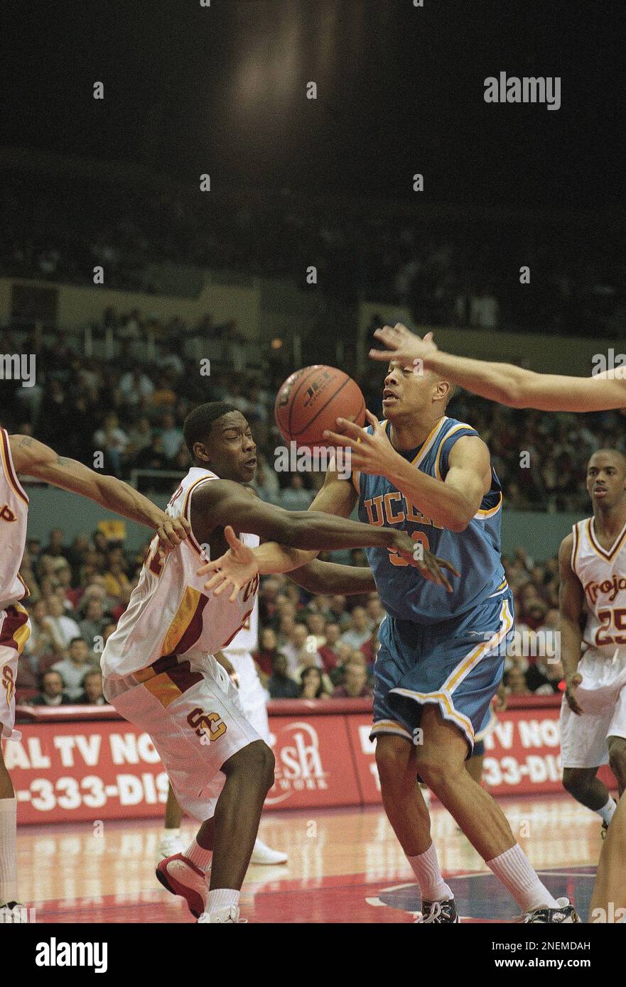 University of Southern California?s Jarvis Turner, left, tries to knock ...