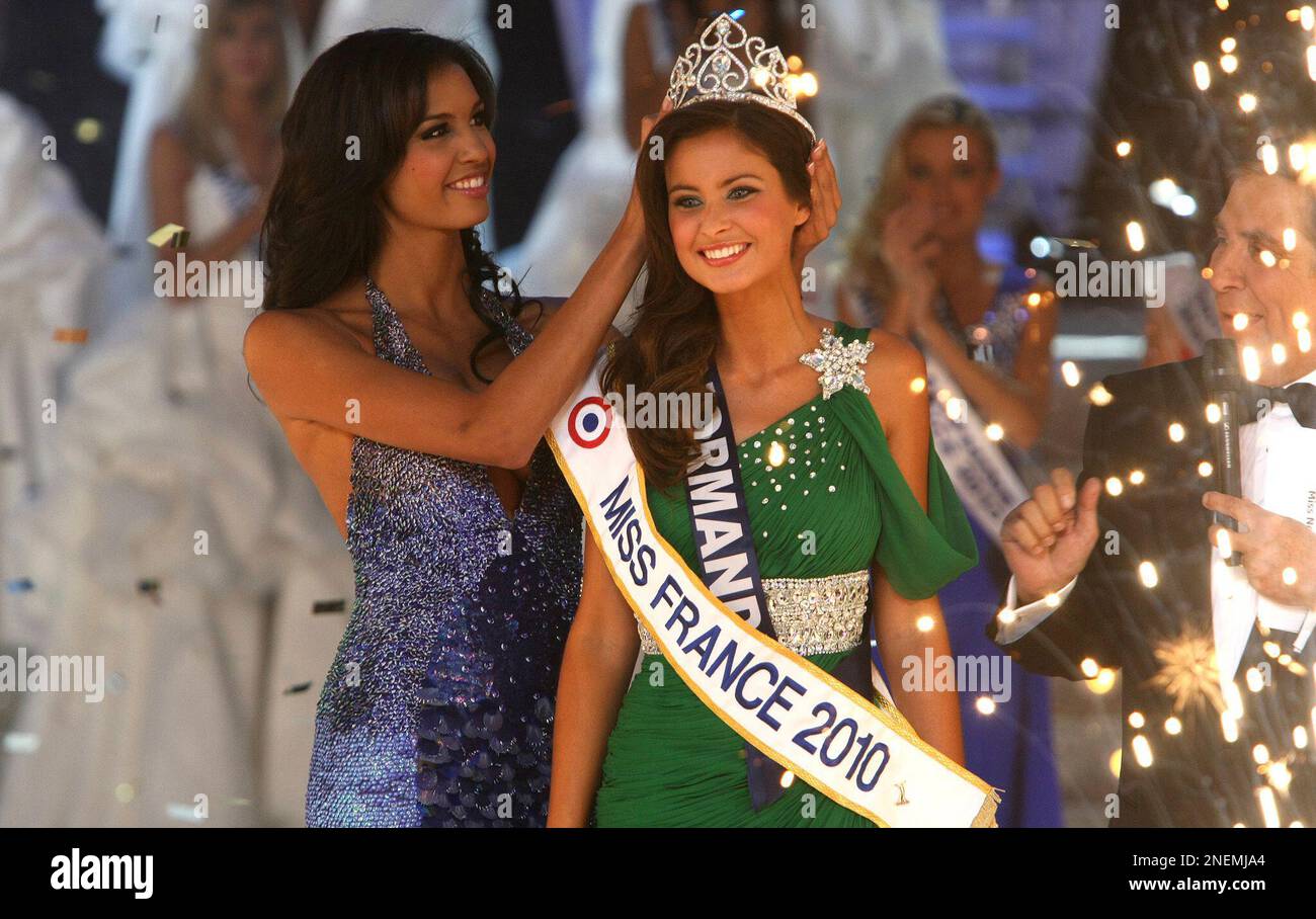 Malika Menard is crowned Miss France 2010 by Miss France 2009 Chloe ...