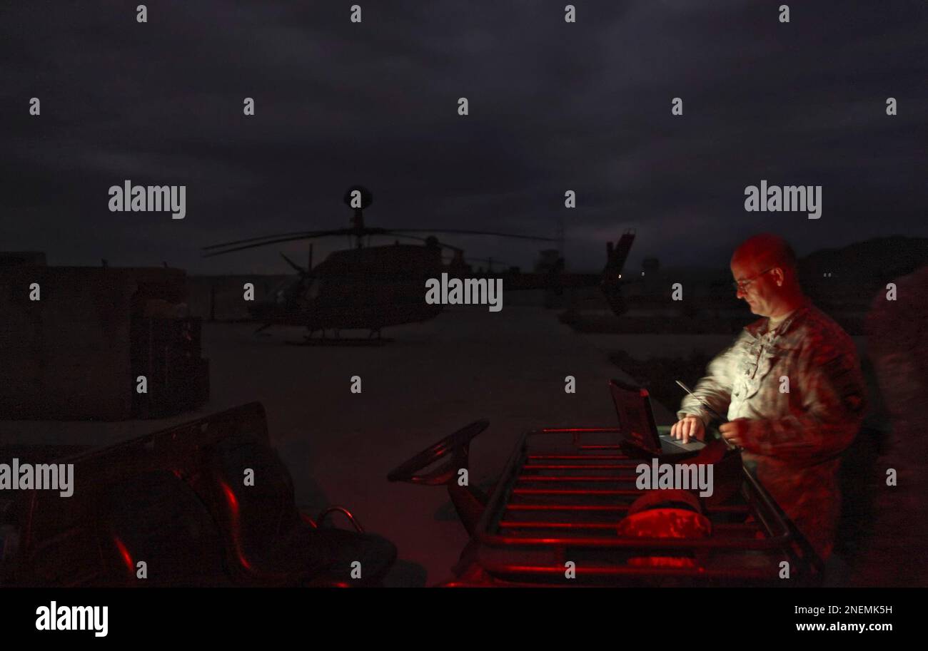 A mechanic from the 101st Airborne Division from Fort Campbell ...