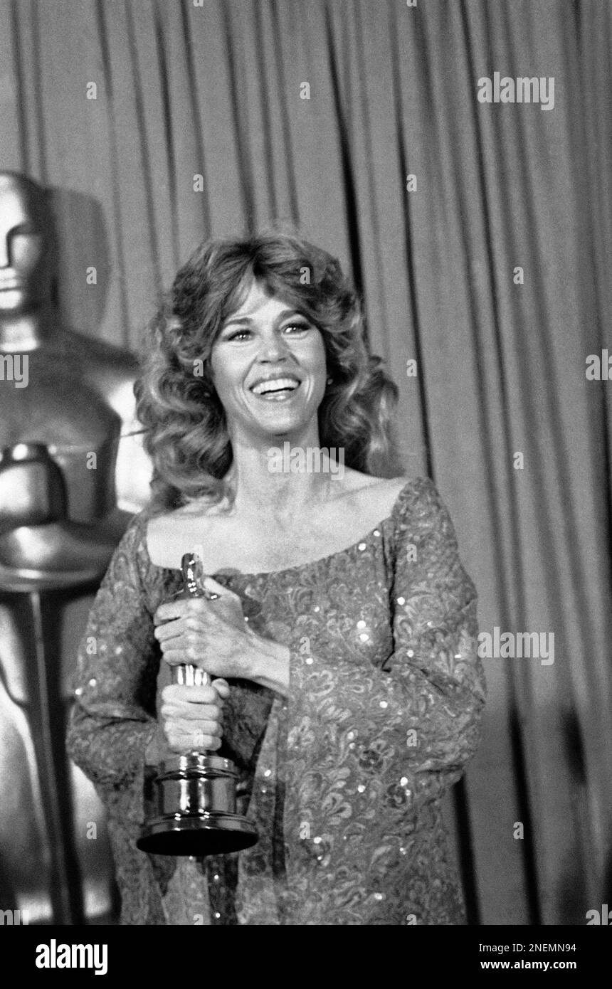 Jane Fonda holds the Academy Award she won for ?Coming Home,? April 9 ...