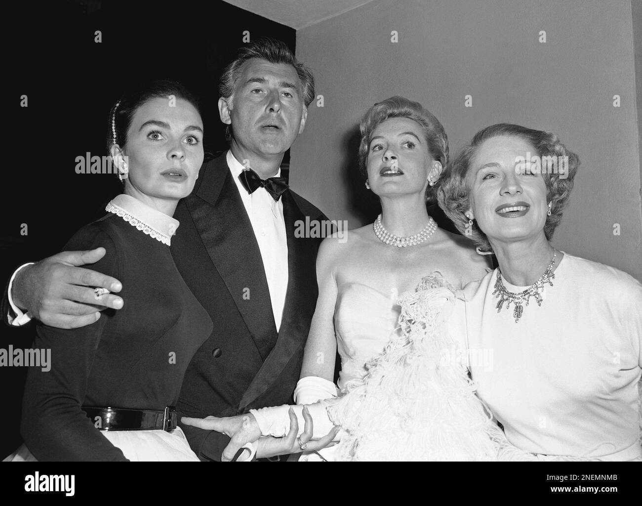 Actress Jean Simmons, her actor husband Stewart Granger, Deborah Kerr ...