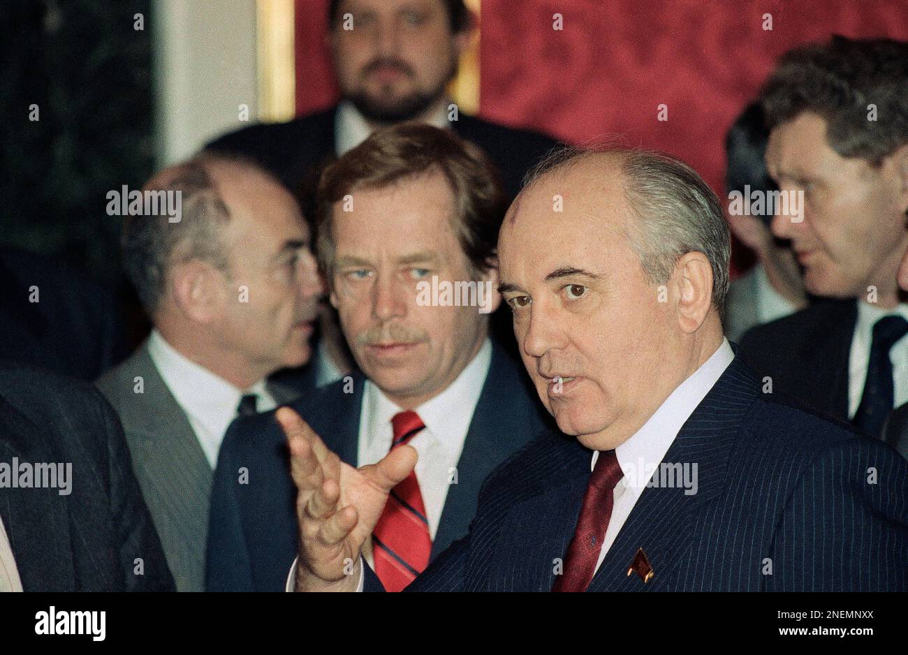 President Vaclav Havel of Czechoslovakia, left, along side Soviet ...