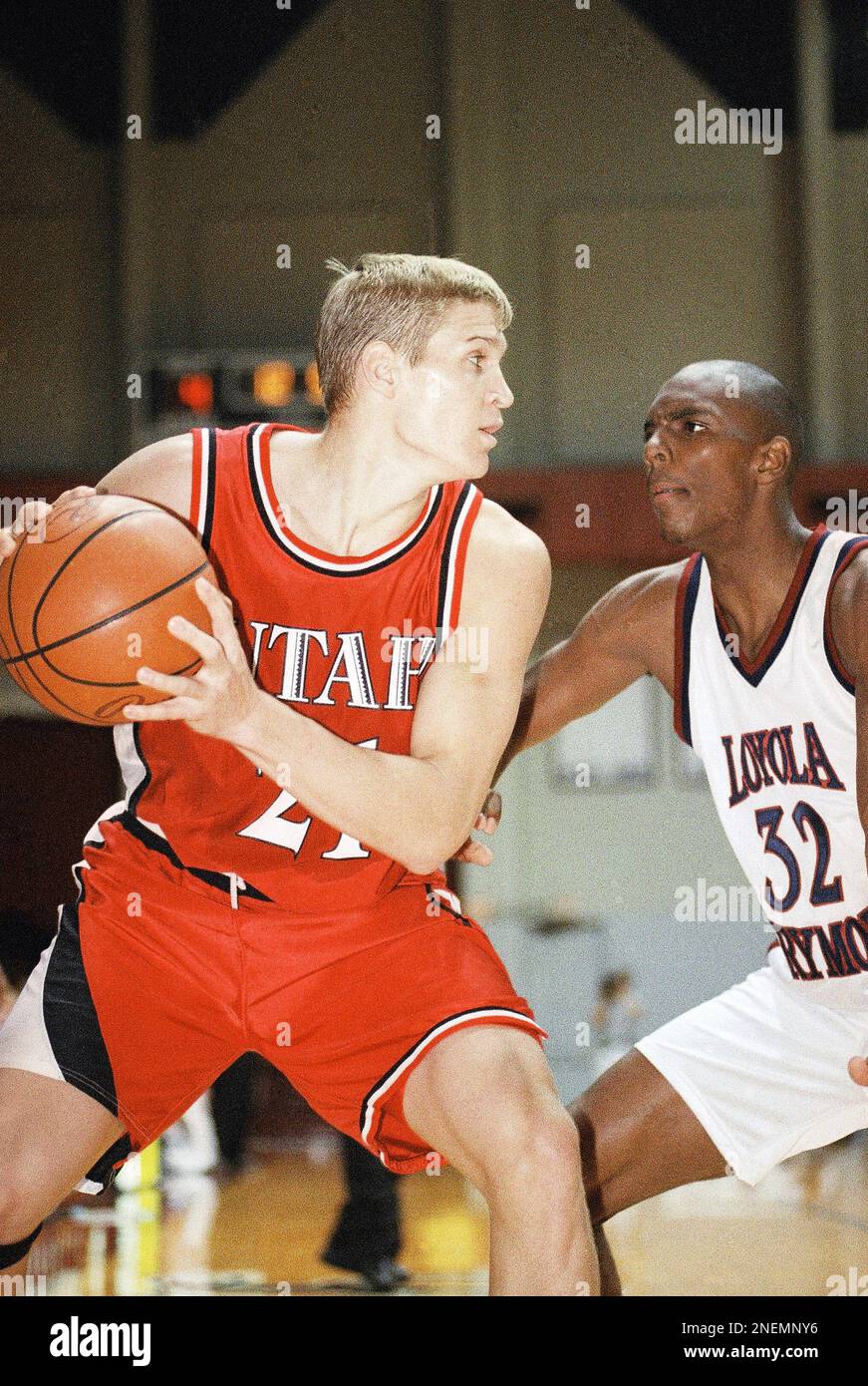 Utah?s Trace Caton (21), left, attempts to get a pass by Loyola?s Elton ...