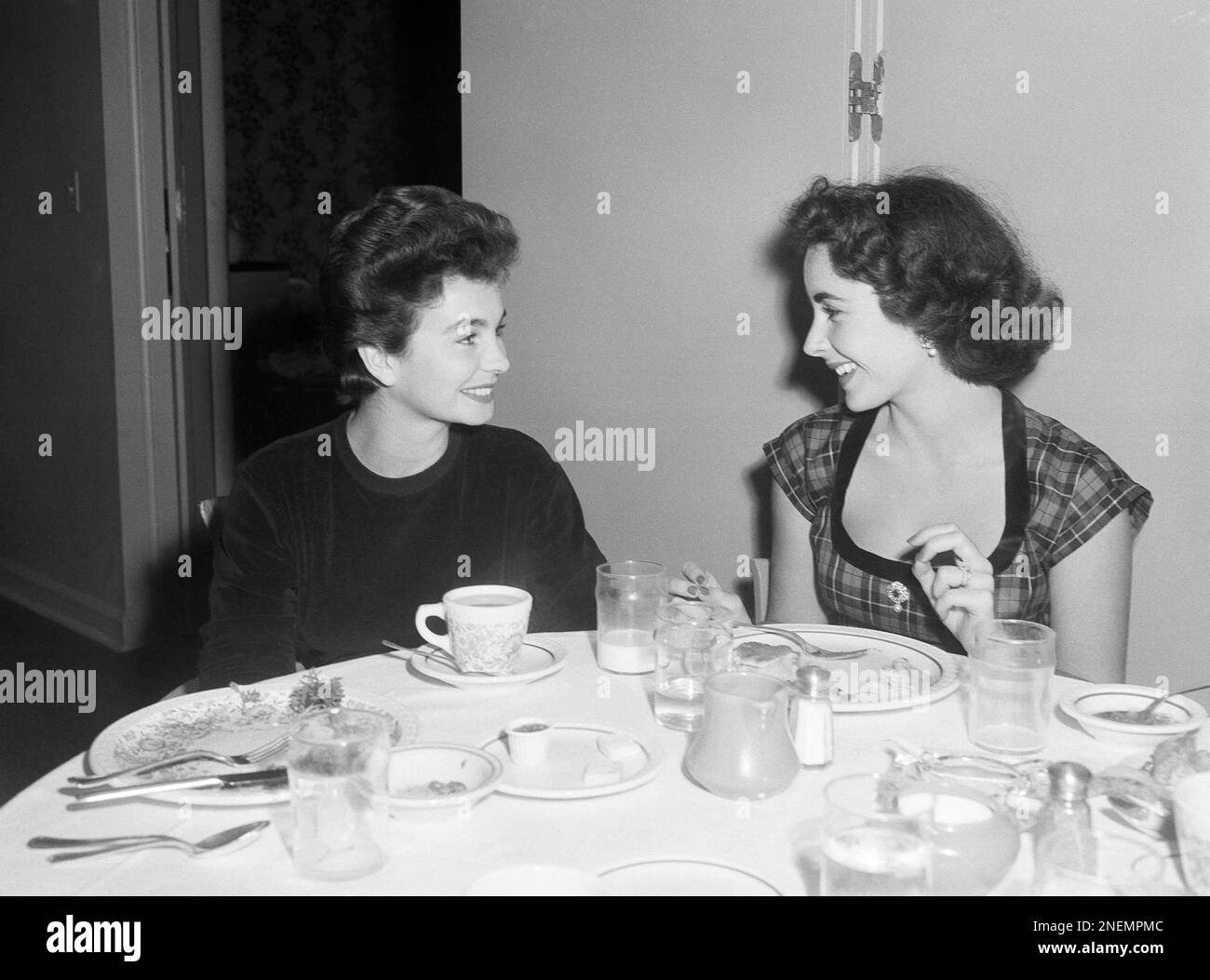 Jean Simmons (left), England's brightest young movie star, and actress ...