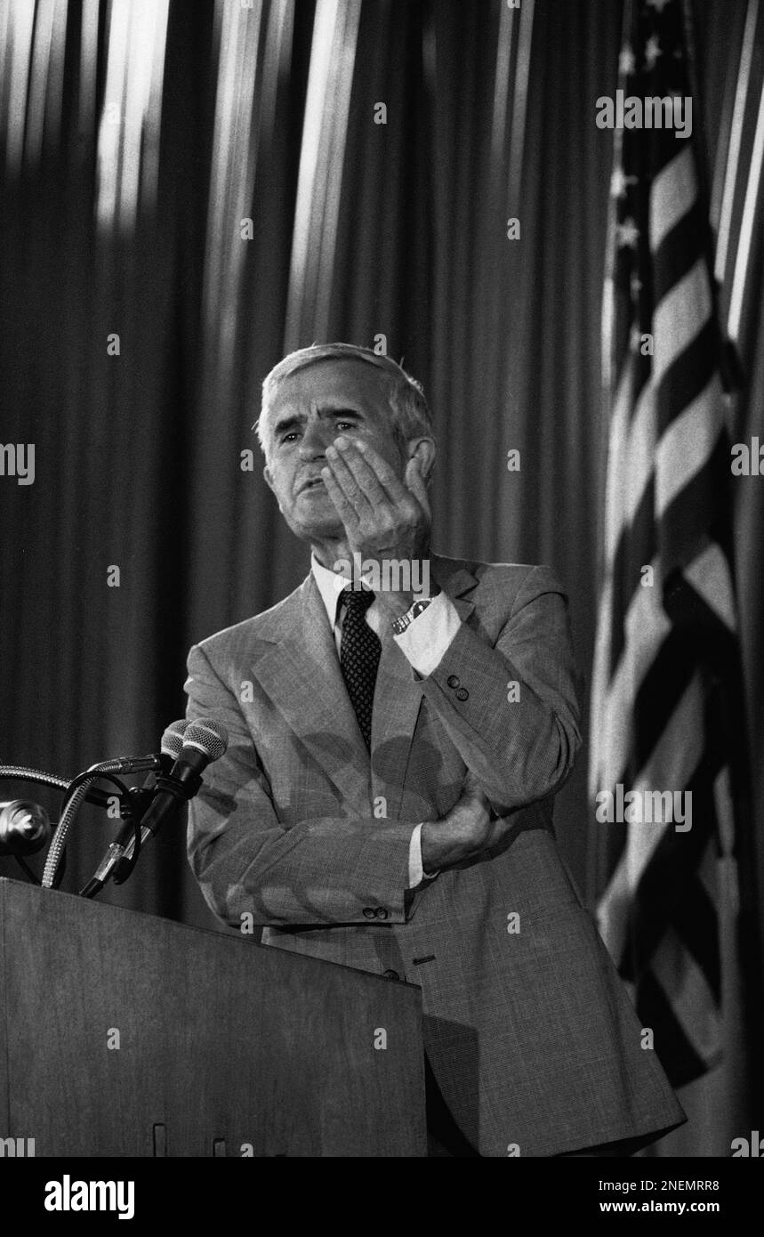 Sen. Paul Laxalt, R-Nev., faces reporters, Monday, August 20, 1984 at ...