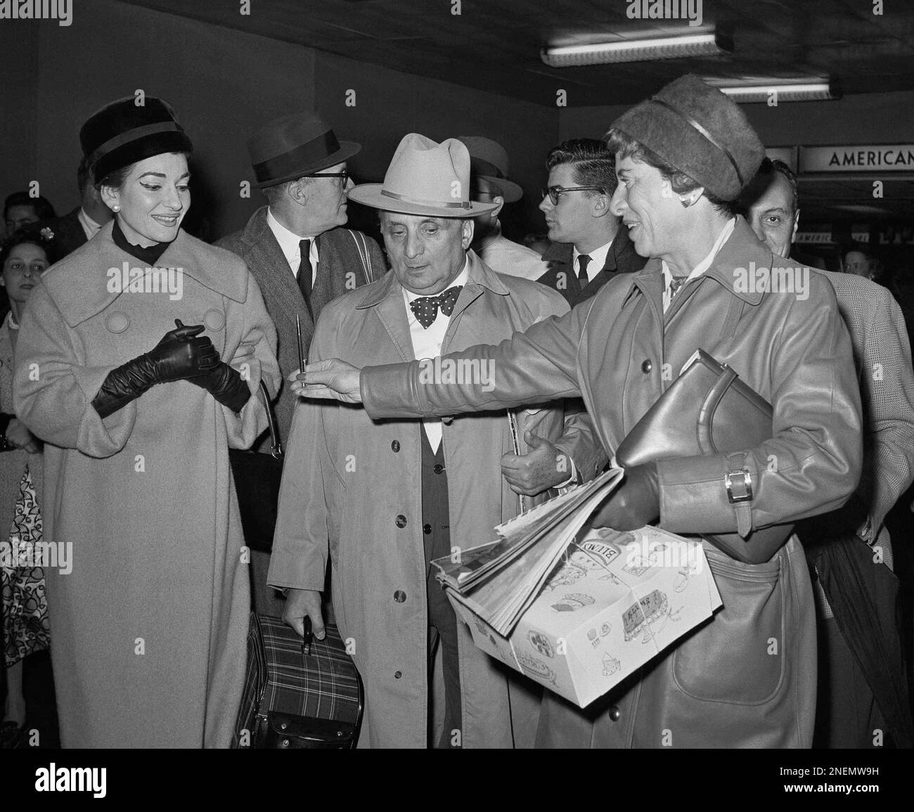 An unidentified woman asks for autograph from singer Maria Callas, left ...