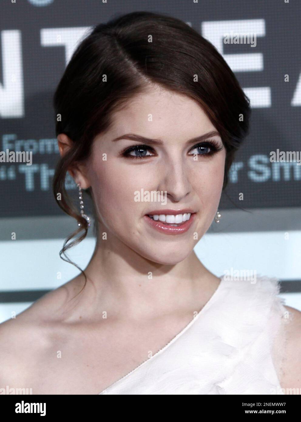 Anna Kendrick arrives at the premiere of "Up in the Air" in Los Angeles ...