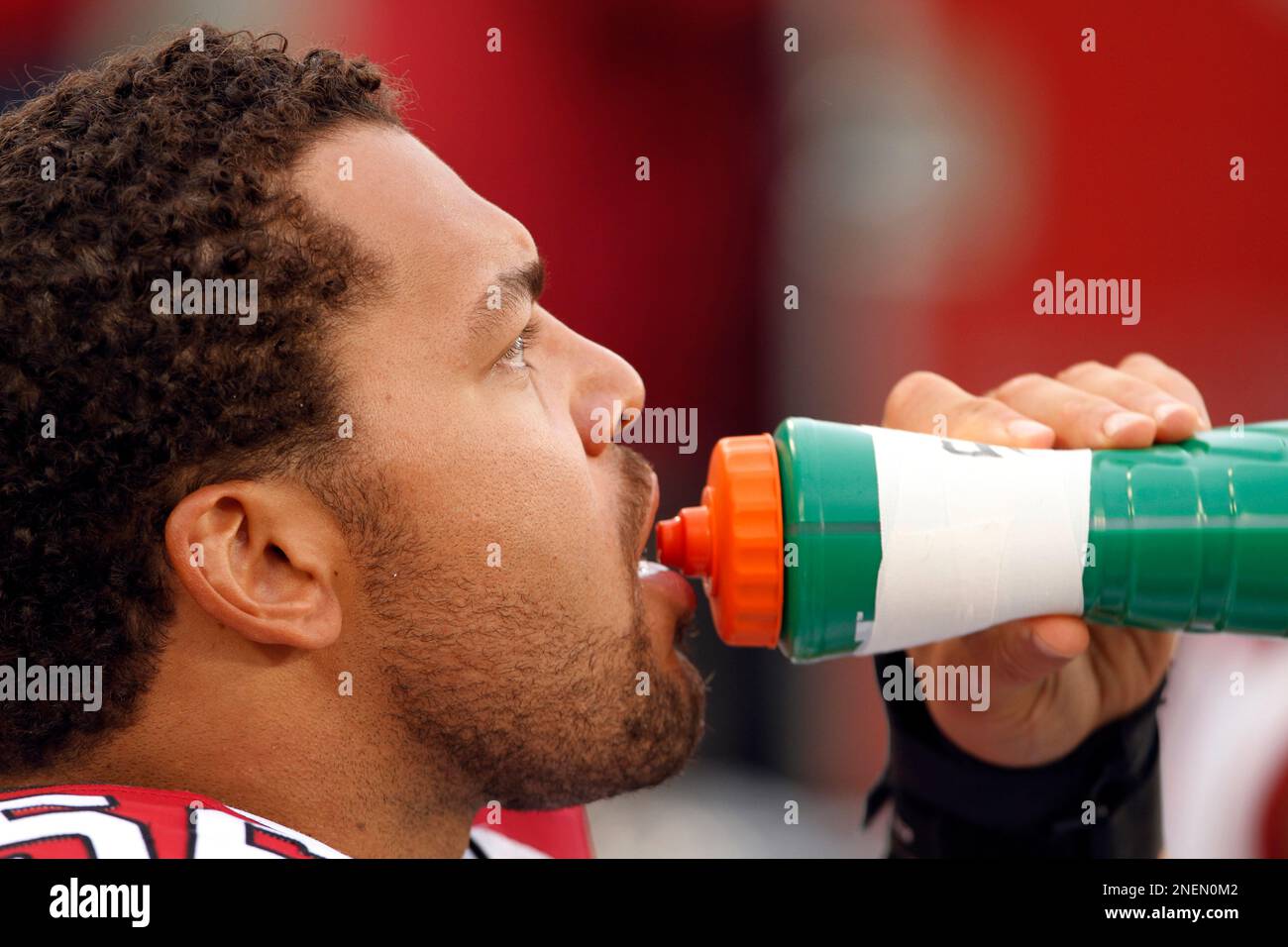 Arizona Cardinals defensive end Chike Okeafor takes a drink in the ...
