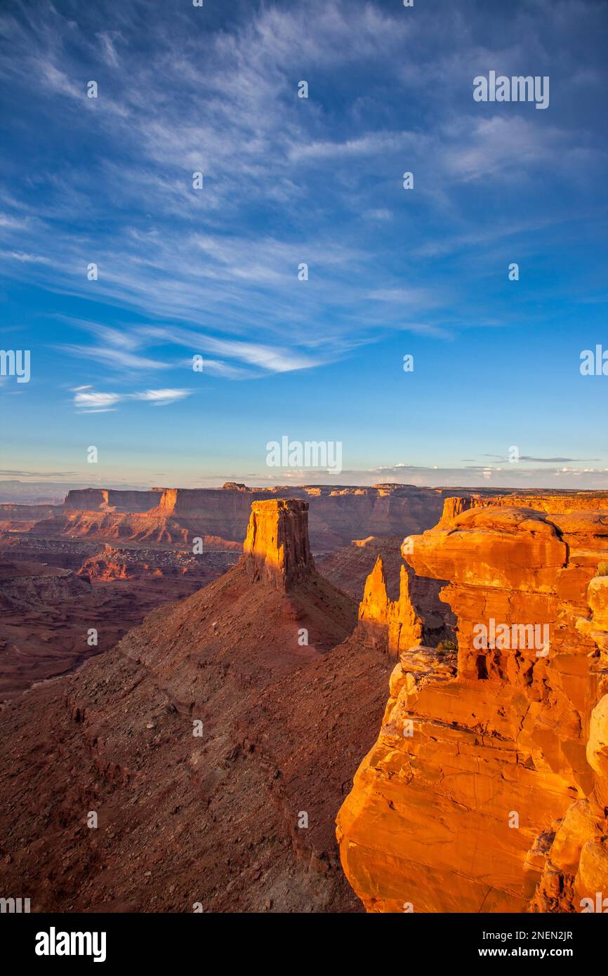 First light on Bird's View Butte and the Crow's Head Spires in Shafer ...