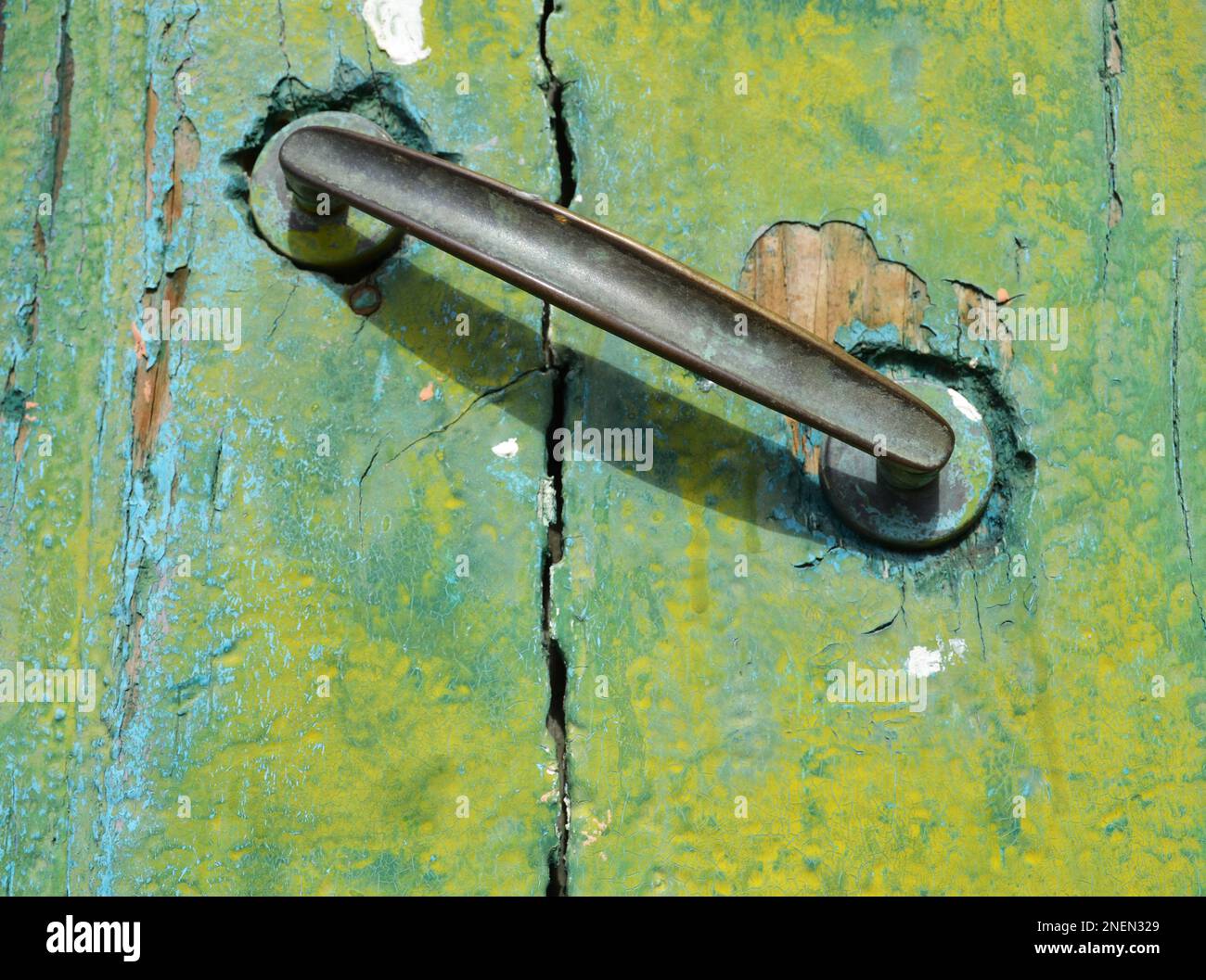 Closeup image of old door handle Stock Photo - Alamy