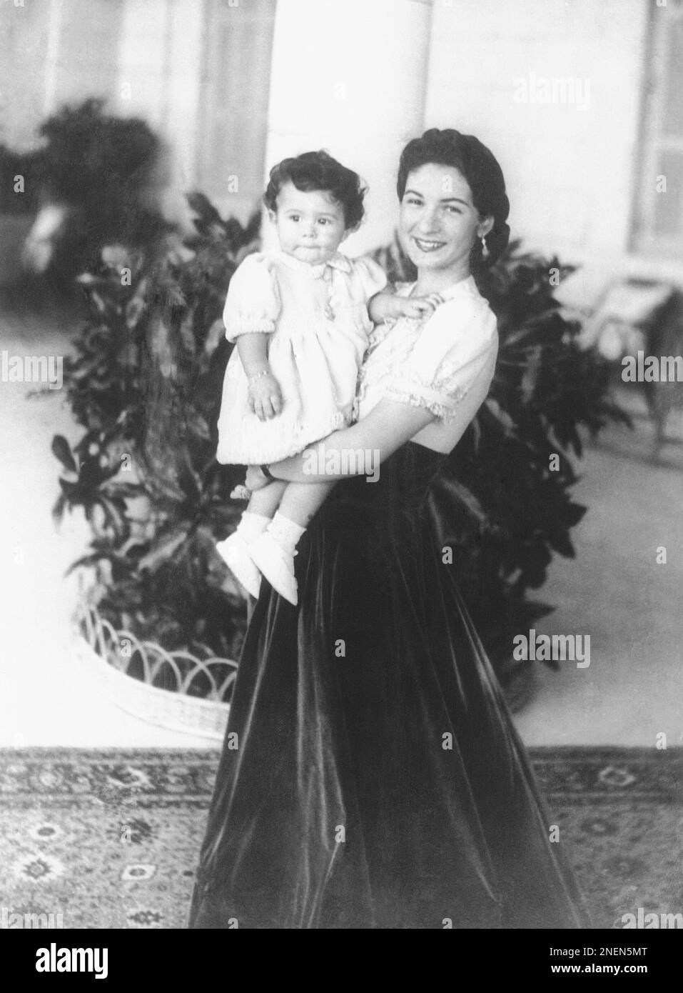 Queen Farida of Egypt, the world’s youngest Queen, with her baby ...
