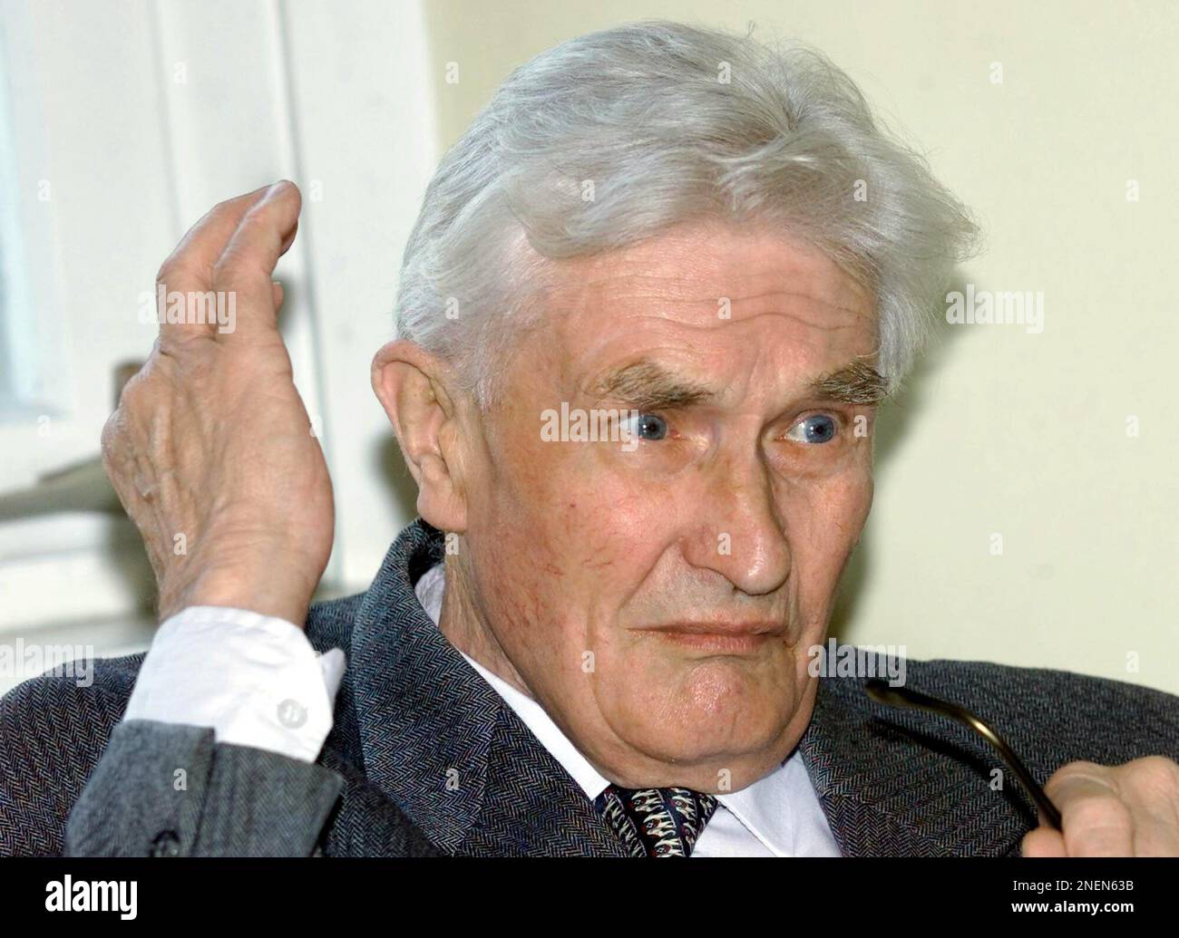 ARCHIV - Julius Viel am 3. April 2001 in Ravensburg. 2001 wurde der ...