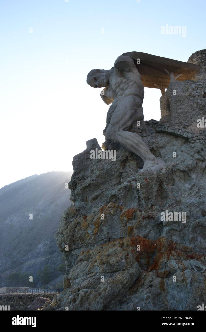 Giant sculpture monterosso hi-res stock photography and images - Alamy
