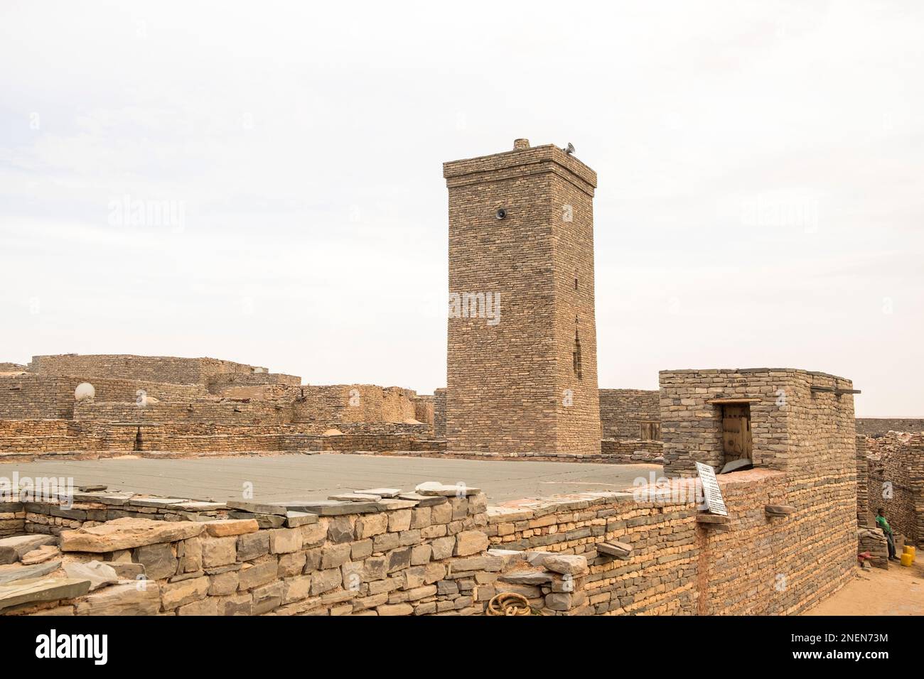 Mauritania adrar chinguetti mosque hi-res stock photography and images ...