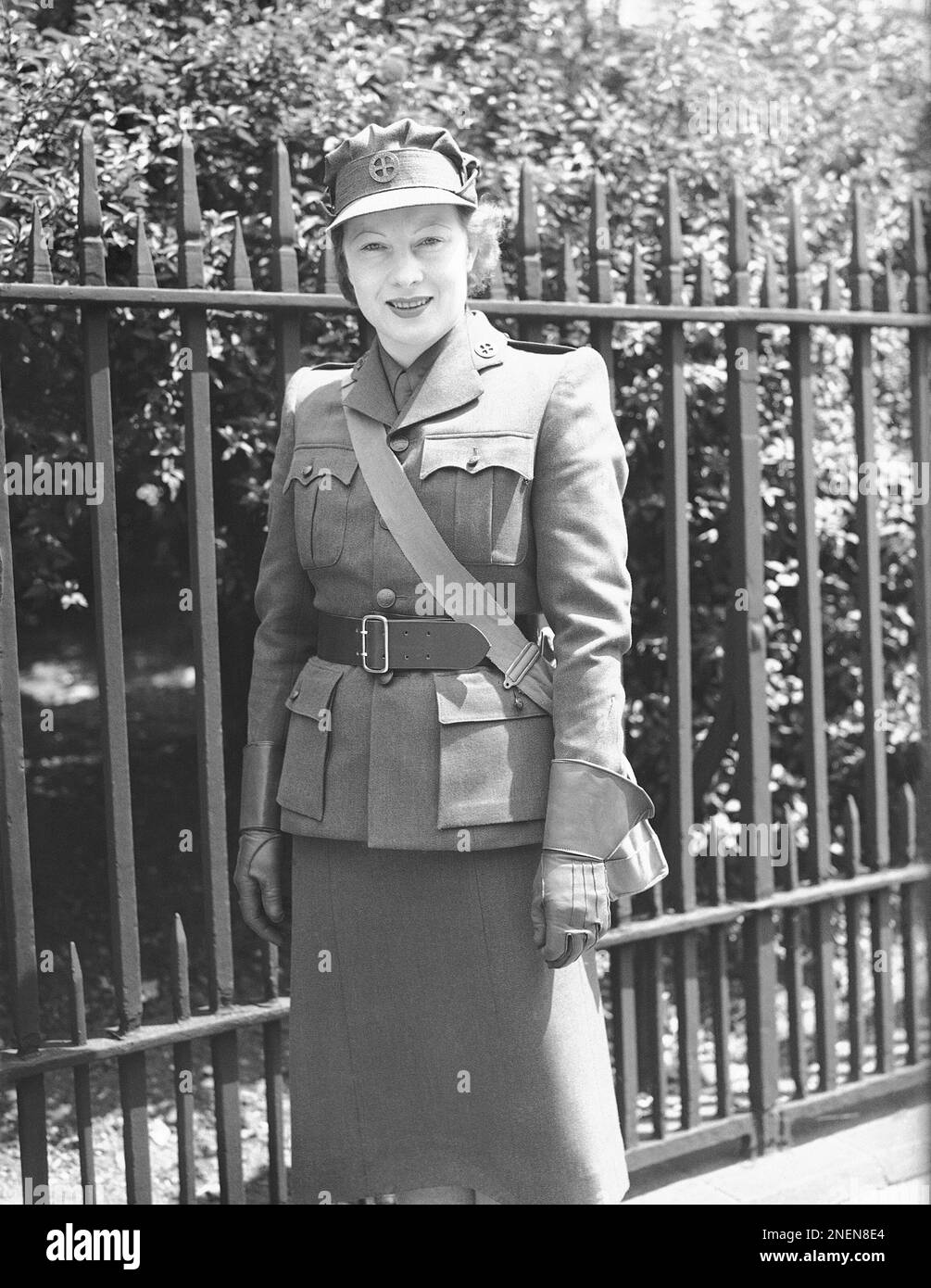 Smiling actress fame portrait standing hi-res stock photography and ...