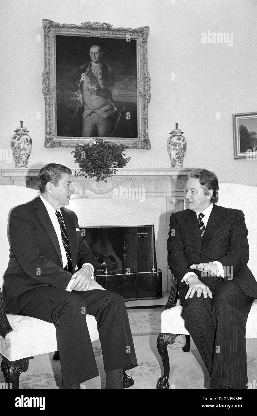 French Foreign Minister Roland Dumas meets with President Ronald Reagan ...