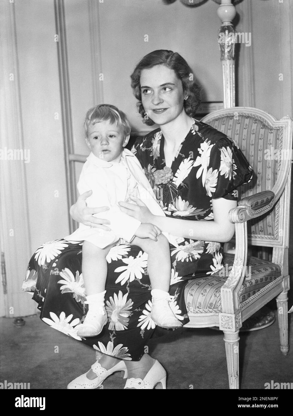 Ex-Queen Geraldine of Albania and her son, Prince Alexander ...