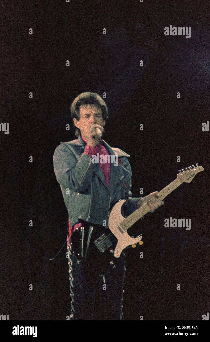 Mick Jagger of the Rolling Stones “Steel Wheels” concert at Shea ...