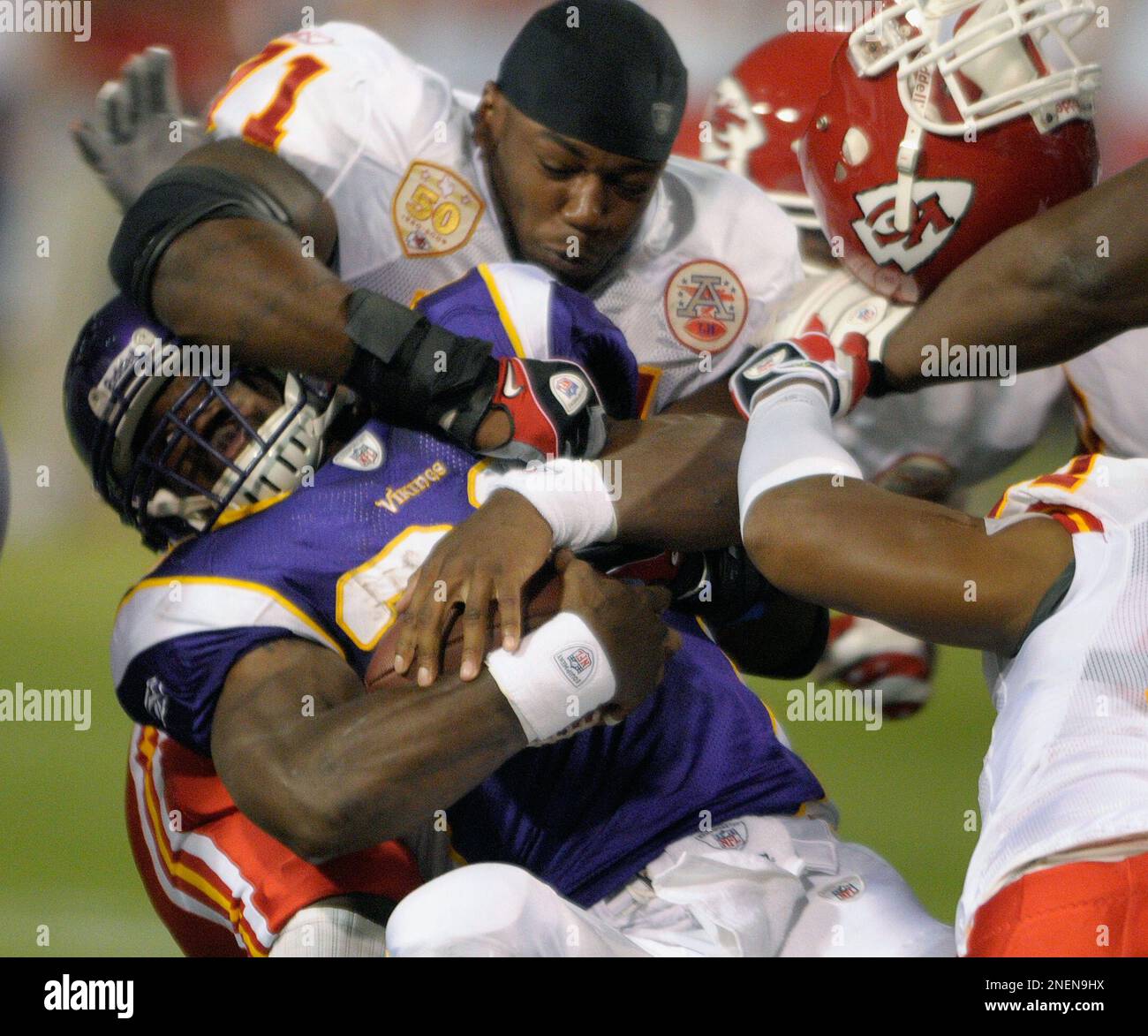 Kansas City Chiefs defensive end Alex Magee, back, looses his helmet ...