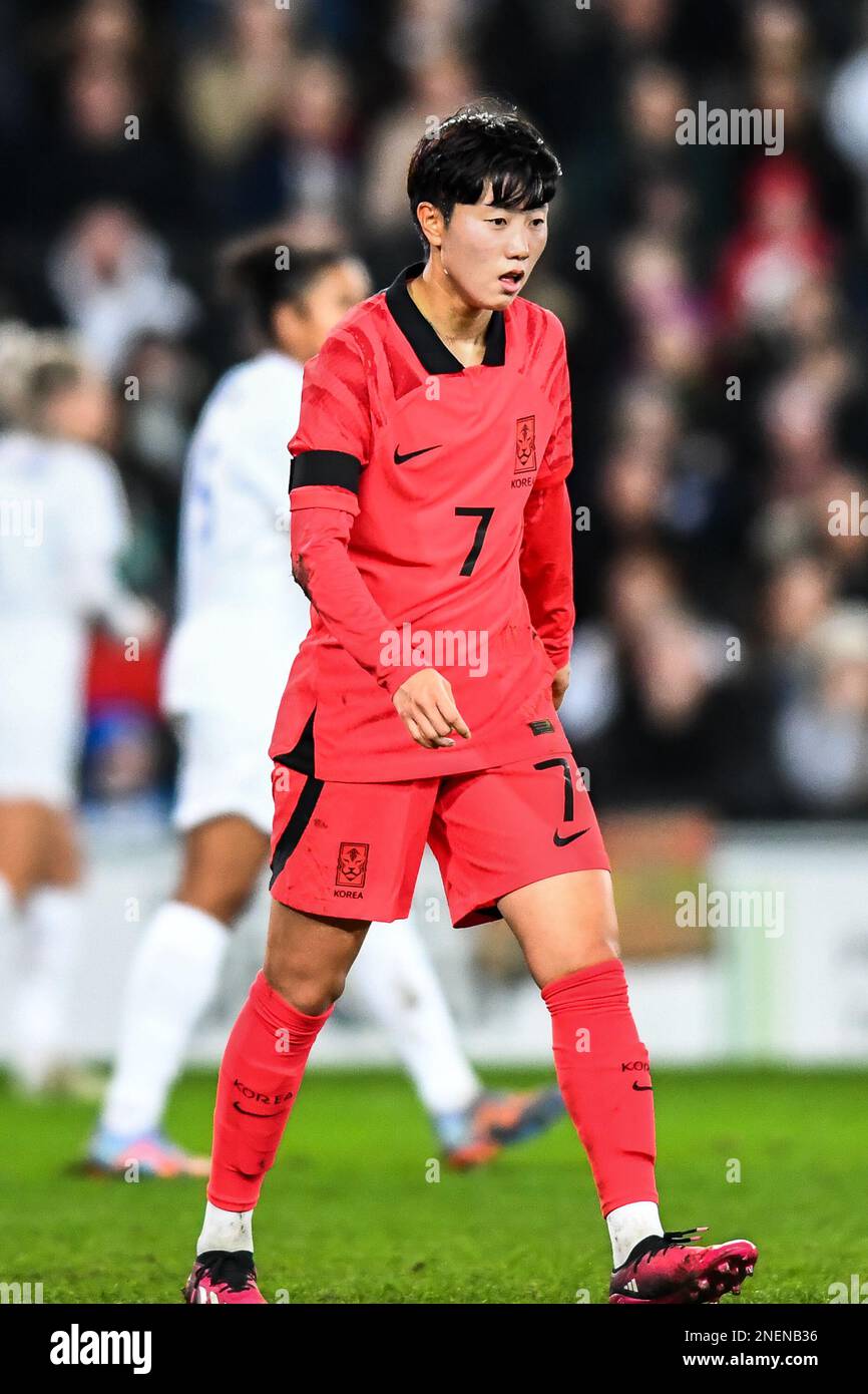 Son hwa yeon hi-res stock photography and images - Alamy