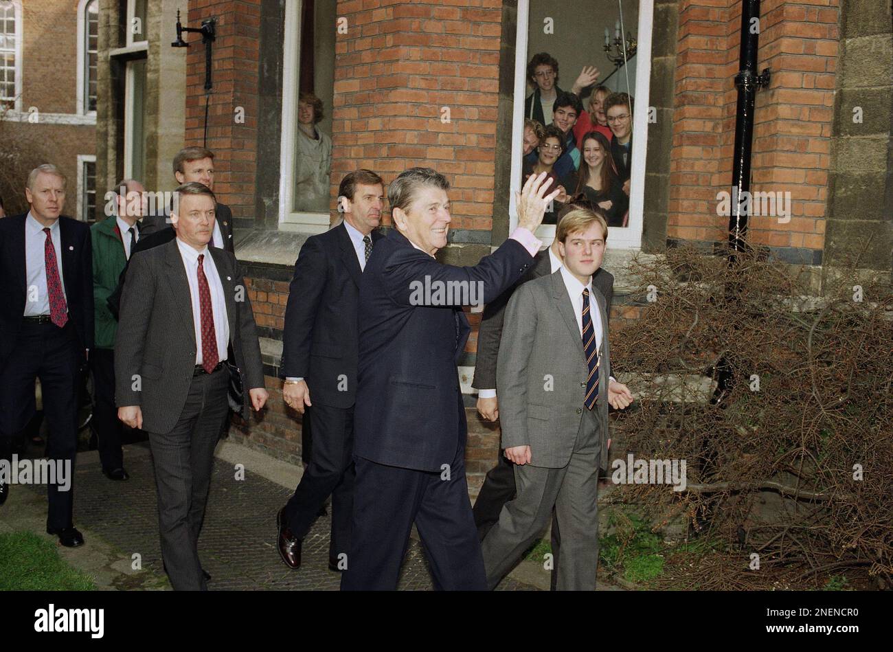 Students jam a window for a glimpse of former President Ronald Reagan ...